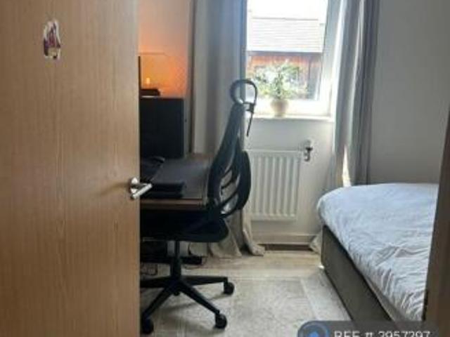 3 bedroom semi detached house for rent in Cyber Avenue, Oakgrove, Milton Keynes, MK10