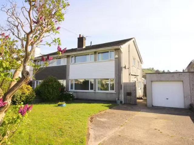 3 bedroom semi detached house for rent in Danygraig Crescent.