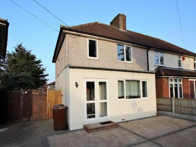 3 Bedroom Semi detached House For Rent In Dagenham, London
