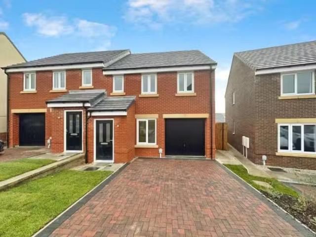 3 bedroom semi detached house for rent in Daisy Drive, Darwen.