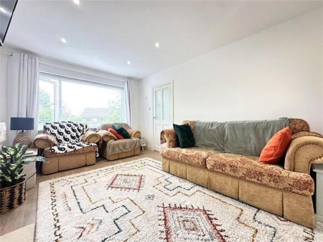 3 bedroom semi detached house for rent in Daleside Grove, Pudsey, West Yorkshire, LS28