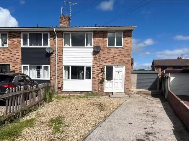 3 bedroom semi detached house for rent in Ddol Awel, Mold, CH7
