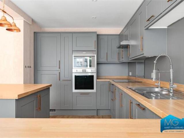 3 bedroom semi detached house for rent in De Bohun Avenue, Southgate, London, N14