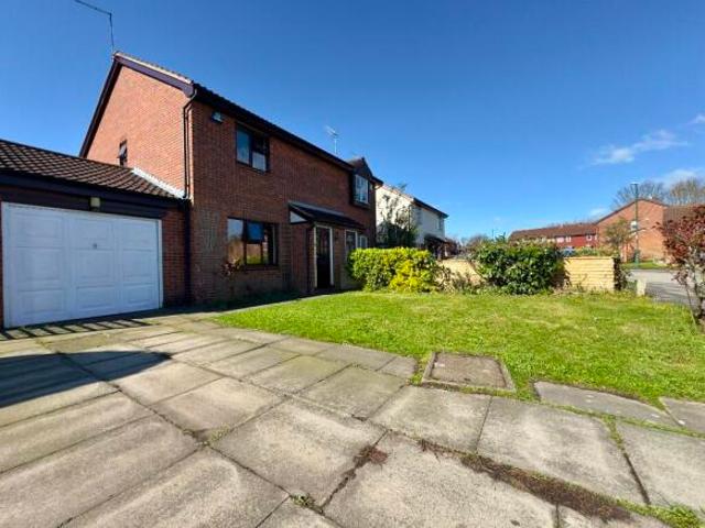 3 bedroom semi detached house for rent in Dean Close, Wollaton, NG8