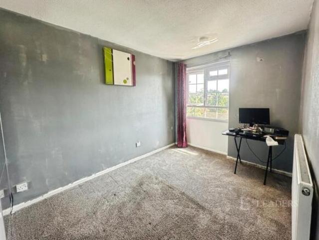 3 bedroom semi detached house for rent in Devon Road, Luton, Bedfordshire, LU2