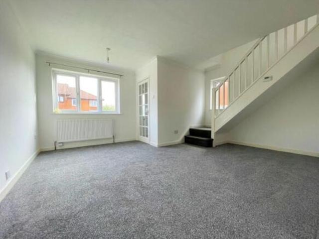 3 bedroom semi detached house for rent in Dexter Close, Luton, LU3