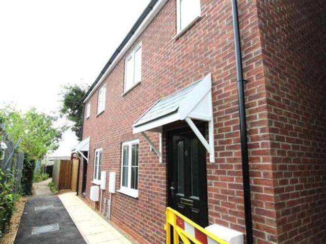 3 Bedroom Semi detached House For Rent In Donington