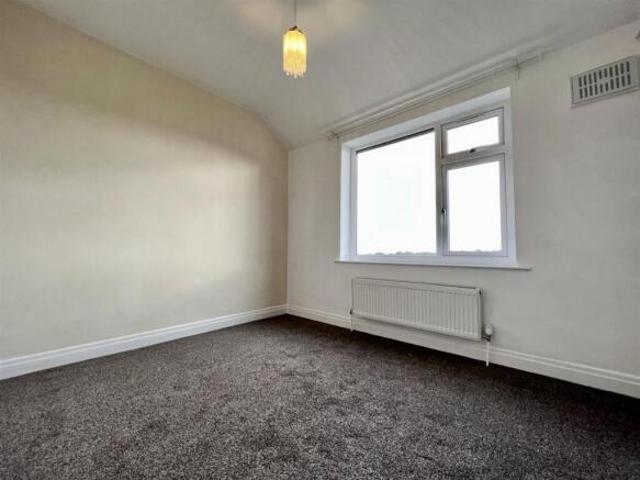 3 bedroom semi detached house for rent in Dobbin Hill, Sheffield, S11