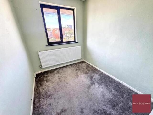3 bedroom semi detached house for rent in Dorothy Evans Close, Bexleyheath, DA7