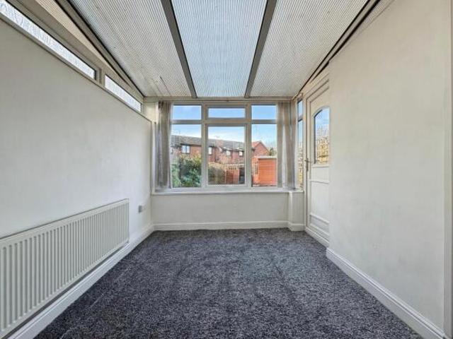 3 bedroom semi detached house for rent in Downs Crescent, Hull, HU5