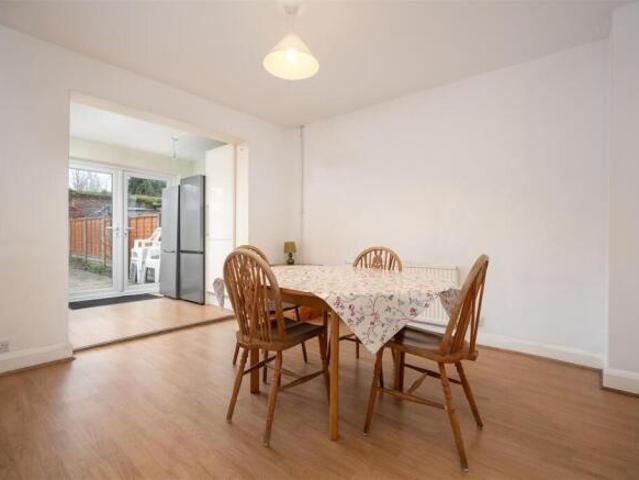 3 bedroom semi detached house for rent in Drayton Gardens, West Drayton, UB7