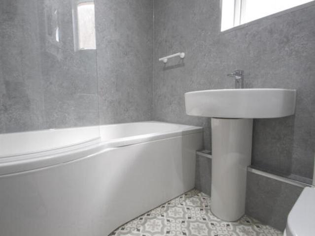3 bedroom semi detached house for rent in Dryden Road, Welling, DA16