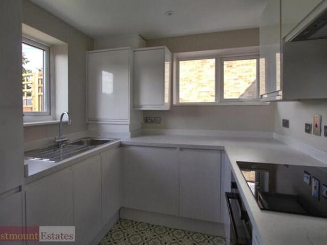 3 bedroom semi detached house for rent in Dryden Road, Welling, DA16