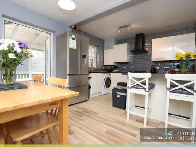 3 bedroom semi detached house for rent in Dungarvan Drive, Pontprennau, CF23