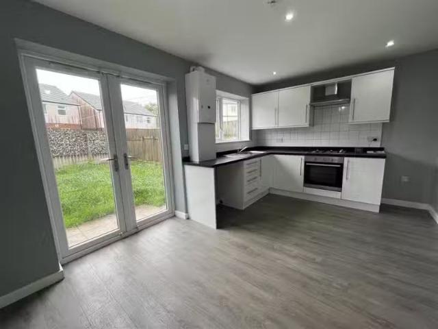 3 bedroom semi detached house for rent in Eaglesfield Drive, B.