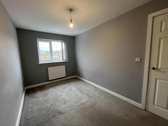 3 bedroom semi detached house for rent in Eaglesfield Drive, Bradford, BD6