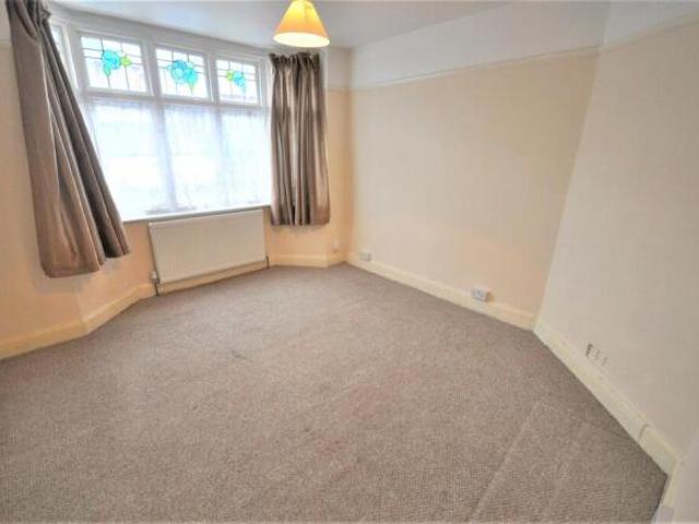 3 bedroom semi detached house for rent in Eastfield Avenue, Watford, WD24