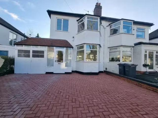 3 bedroom semi detached house for rent in Egginton Road, Solih.