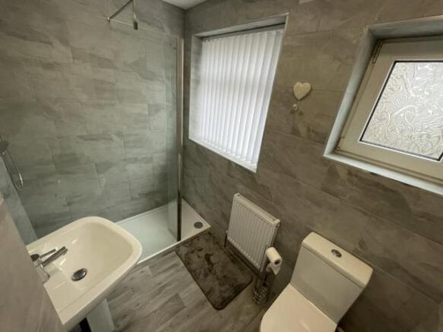 3 bedroom semi detached house for rent in Eden Gardens, Burley, Leeds, LS4