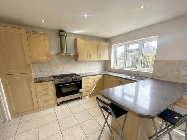 3 Bedroom Semi detached House For Rent In Edgware, Middlesex