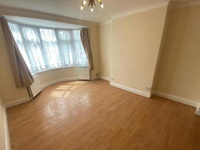 3 Bedroom Semi detached House For Rent In Edgware