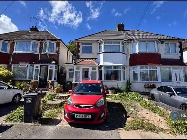 3 bedroom semi detached house for rent in Edgemond Avenue, Bir.