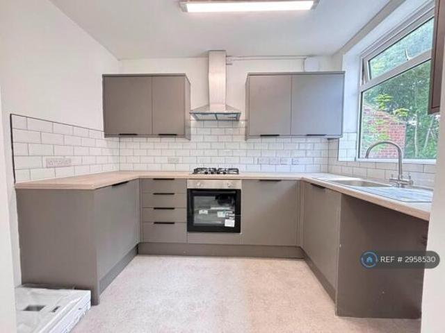 3 bedroom semi detached house for rent in Edgeware Avenue, Prestwich, Manchester, M25