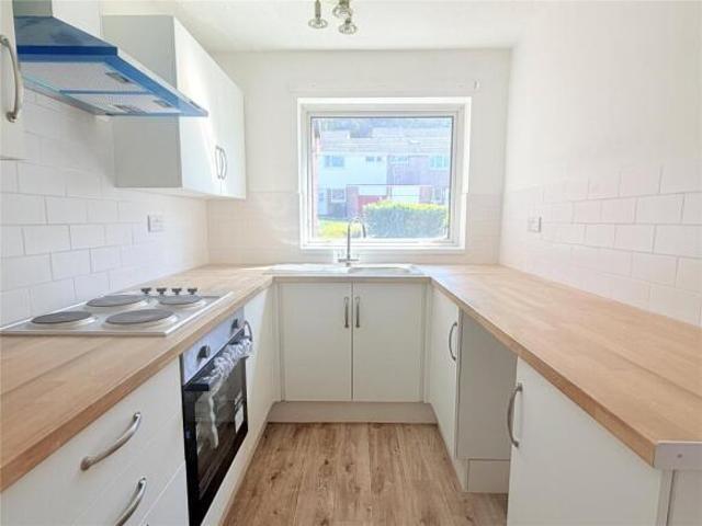 3 bedroom semi detached house for rent in Edwards Close, Plymouth, Devon, PL7