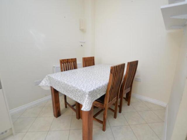 3 bedroom semi detached house for rent in Elm Garden, Sheffield, S10 5AB, S10