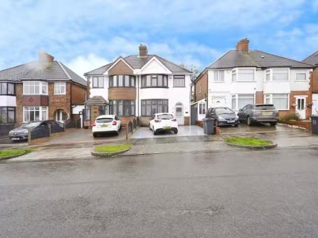 3 bedroom semi detached house for rent in Elmcroft Road, Birmi.