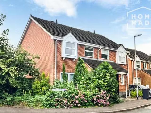3 bedroom semi detached house for rent in Elder Close, Woodhea.