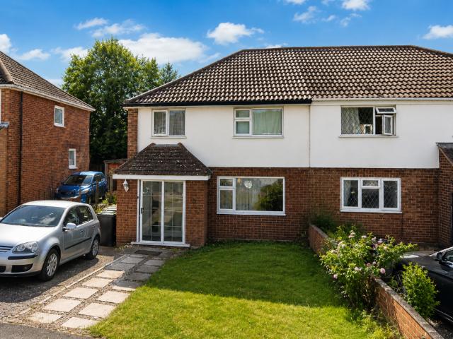3 bedroom semi detached house for rent in Eldon Road, Leagrave, Luton, LU4