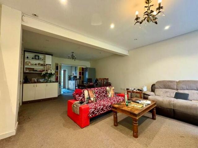 3 bedroom semi detached house for rent in Elers Road, Hayes, UB3