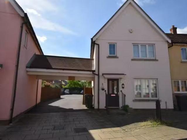 3 bedroom semi detached house for rent in Elgar Drive, Witham.