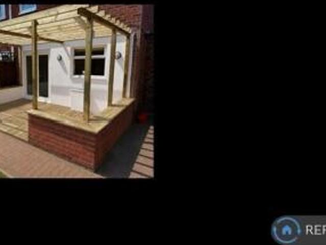 3 bedroom semi detached house for rent in Elton Close, Northampton, NN3
