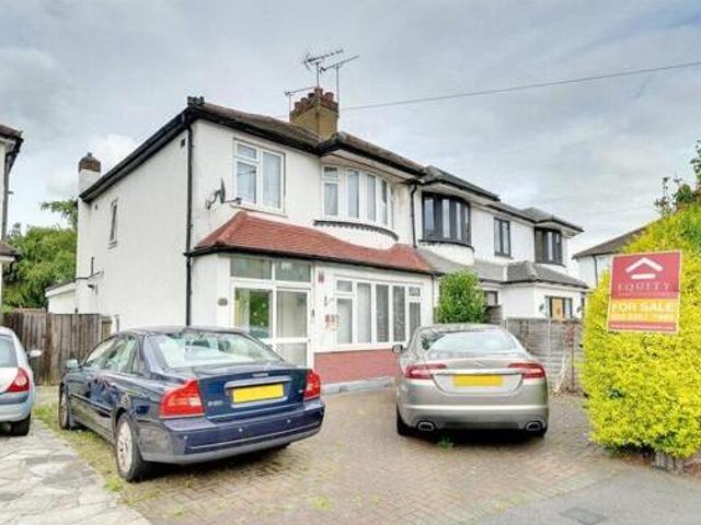 3 Bedroom Semi detached House For Rent In Enfield
