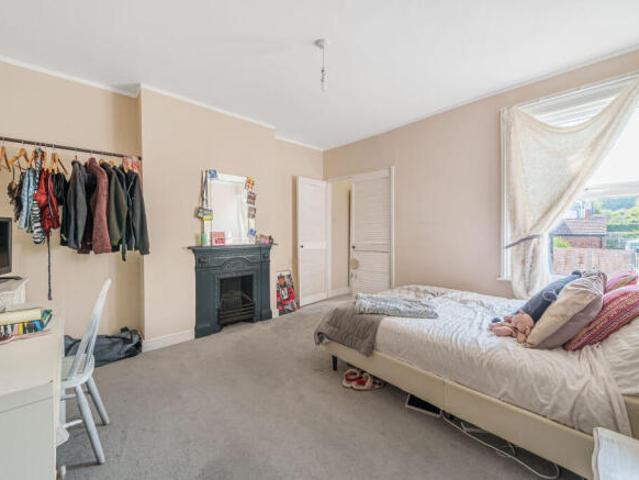 3 bedroom semi detached house for rent in Epsom Road, Guildford, GU1