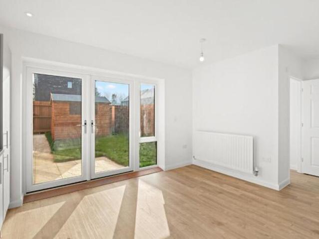 3 bedroom semi detached house for rent in Eredine Crescent, Milton Keynes, Buckinghamshire, MK5