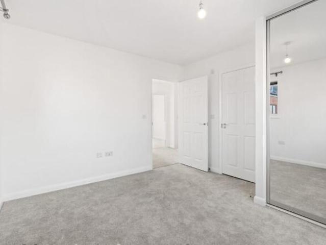 3 bedroom semi detached house for rent in Eredine Crescent, Milton Keynes, Buckinghamshire, MK5