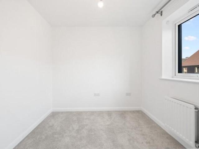 3 bedroom semi detached house for rent in Eredine Crescent, Milton Keynes, Buckinghamshire, MK5