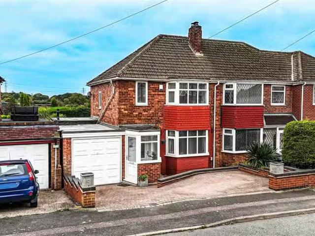 3 bedroom semi detached house for rent in Ethelfleda Road, Hoc.