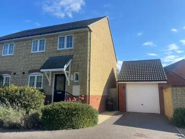 3 bedroom semi detached house for rent in Evercreech, Shepton.