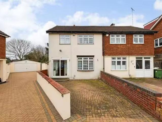 3 bedroom semi detached house for rent in Eynswood Drive, Sidc.