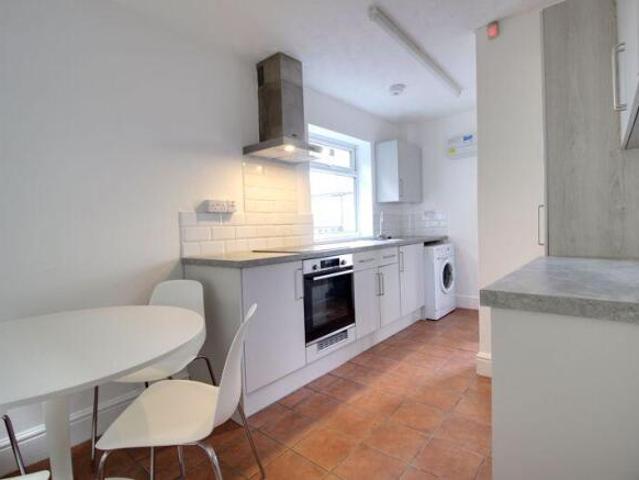 3 bedroom semi detached house for rent in Fairbank Crescent, Sherwood, Nottingham, NG5