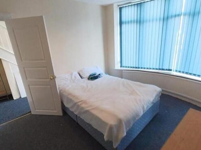 3 bedroom semi detached house for rent in Fairholme Road, M20