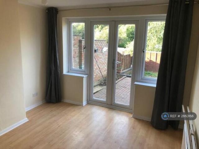 3 bedroom semi detached house for rent in Fairway, Northampton, NN2