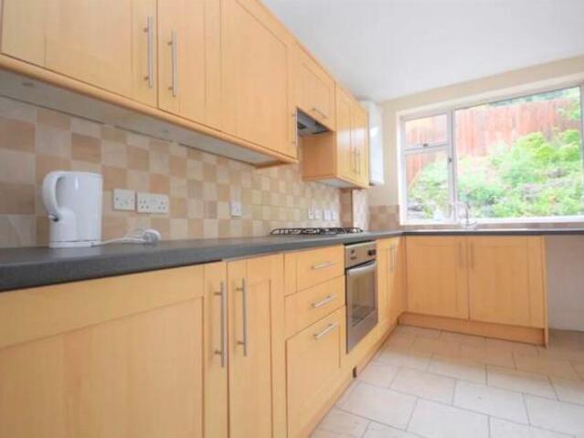 3 bedroom semi detached house for rent in Farley Hill, Luton, LU1