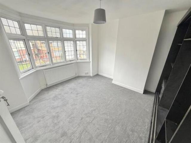 3 bedroom semi detached house for rent in Farley Hill, Luton, LU1 5EG, LU1
