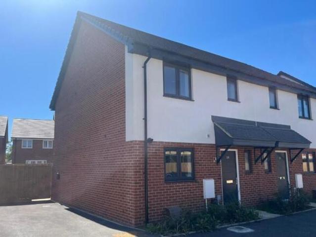 3 bedroom semi detached house for rent in Farley Way, Gloucester, Gloucestershire, GL2
