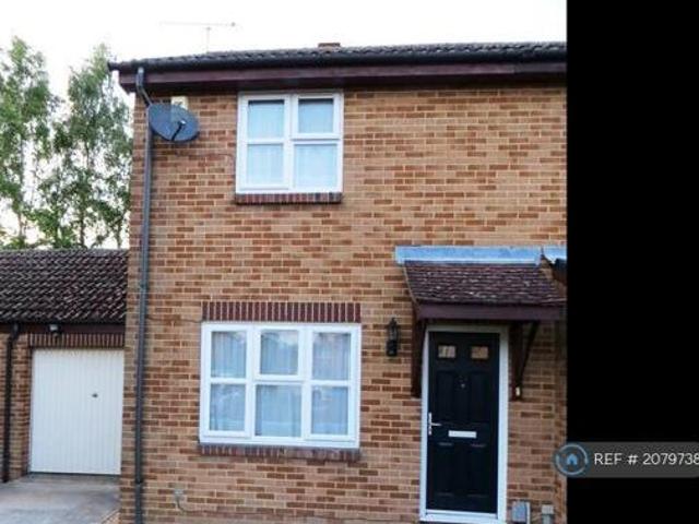 3 Bedroom Semi detached House For Rent In Farnborough